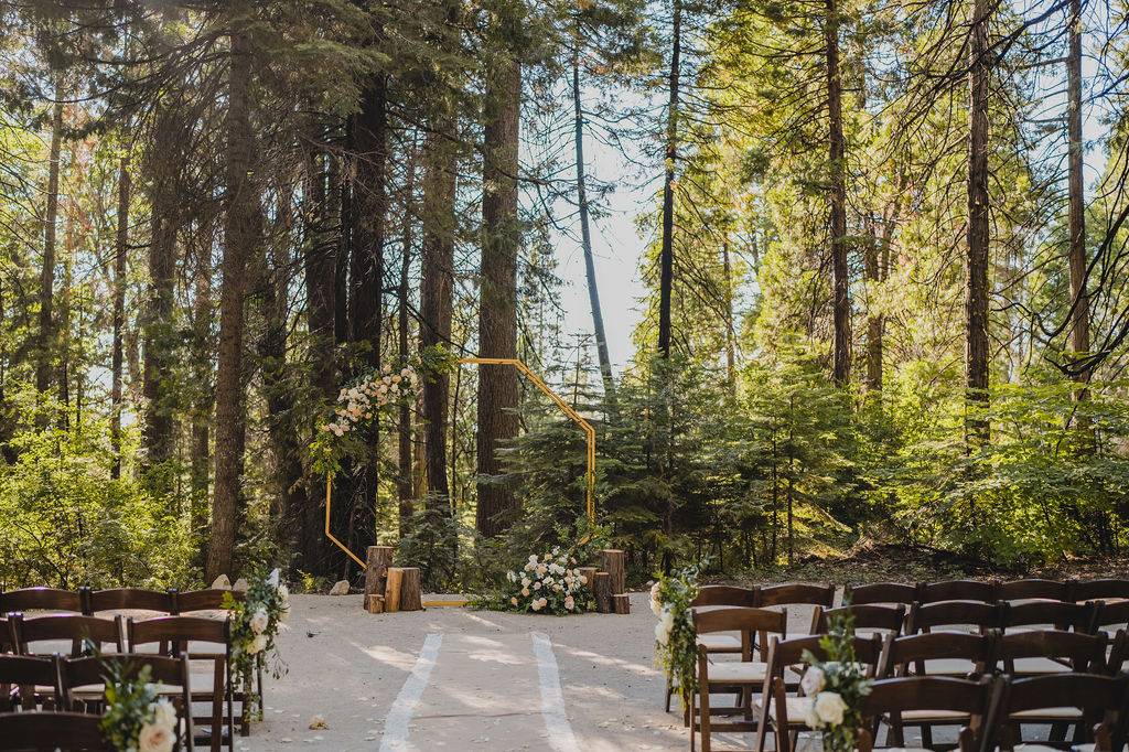 The Lodge at Two Moons - Reviews, Photos & Deals 2026 - Oakhurst, CA ...