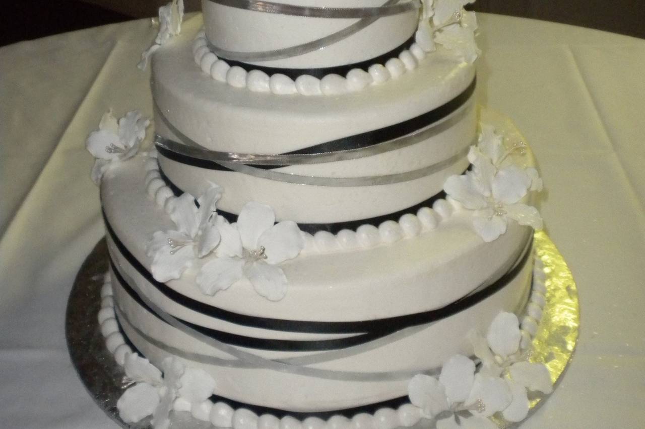 Susie G's Specialty Cakes - Wedding Cakes - O Fallon, MO - WeddingWire