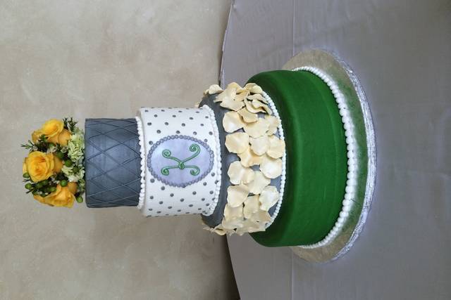 Susie G's Specialty Cakes - Wedding Cake - O Fallon, MO - WeddingWire