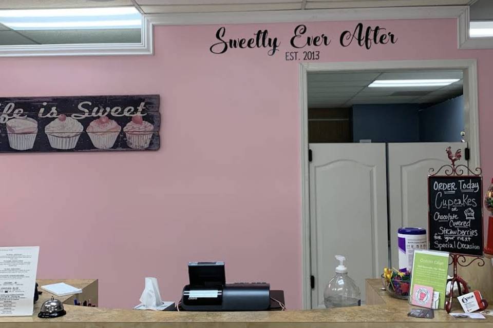 Two Sisters Bakery - Wedding Cake - Jackson, TN - WeddingWire