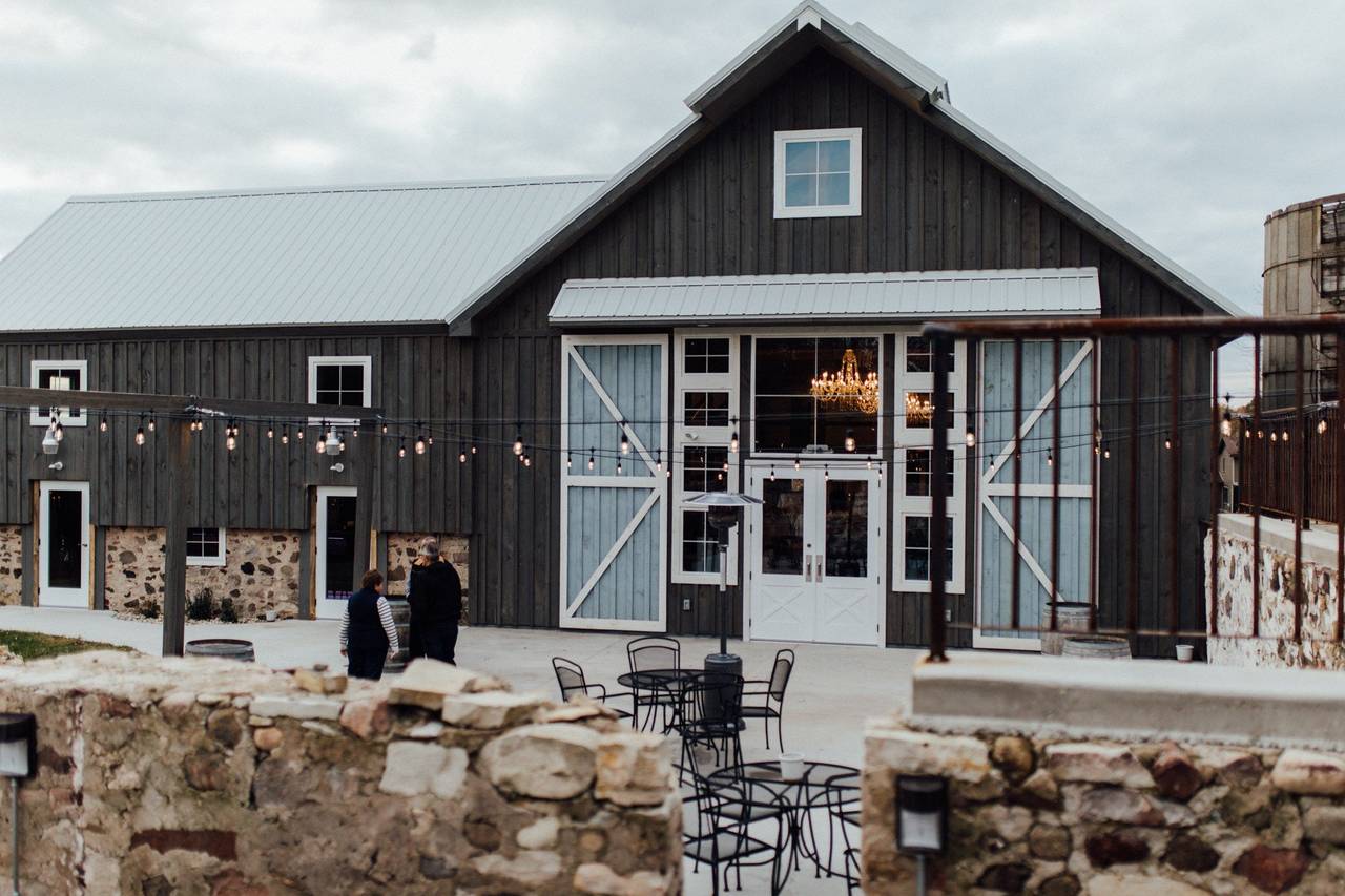 Lilac Acres - Reviews, Photos & Deals 2026 - Waukesha, WI - WeddingWire