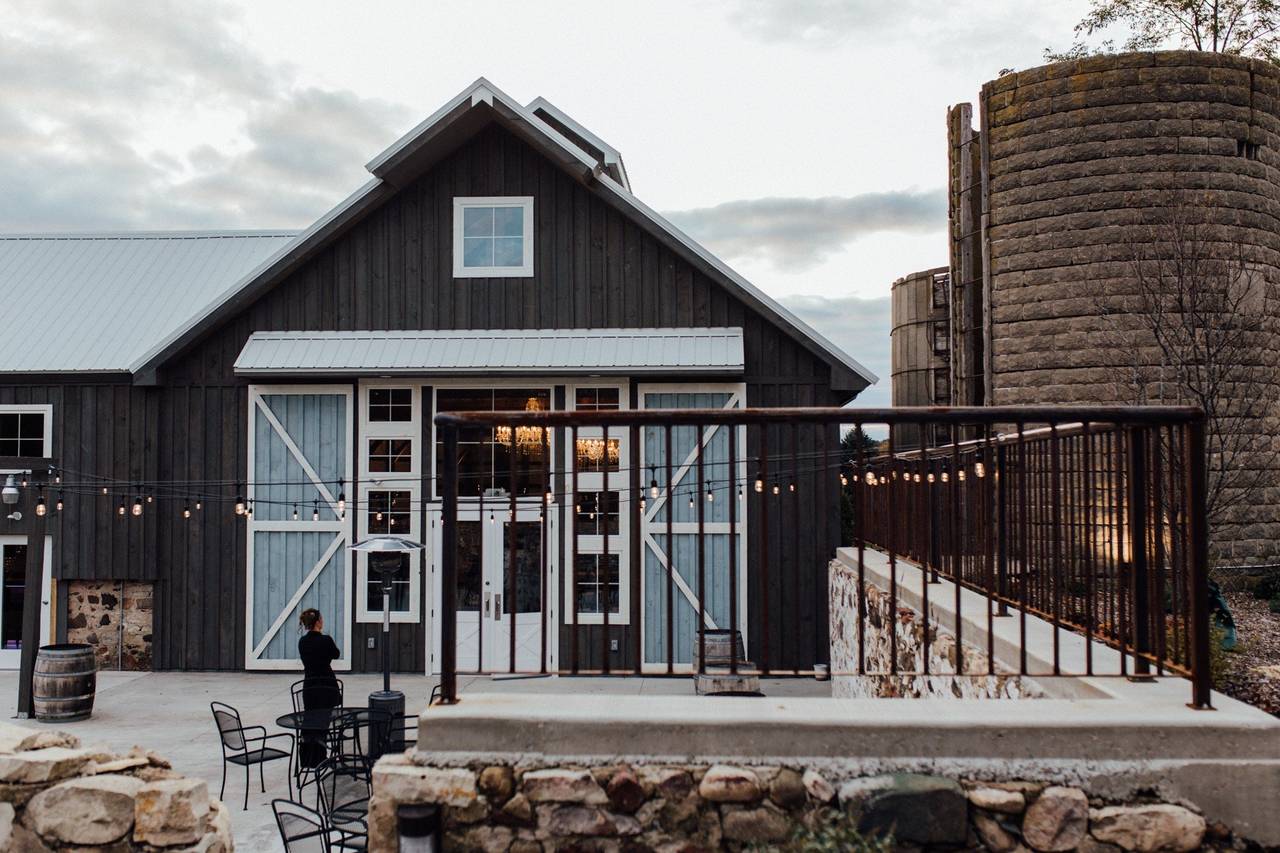 Lilac Acres - Reviews, Photos & Deals 2026 - Waukesha, WI - WeddingWire