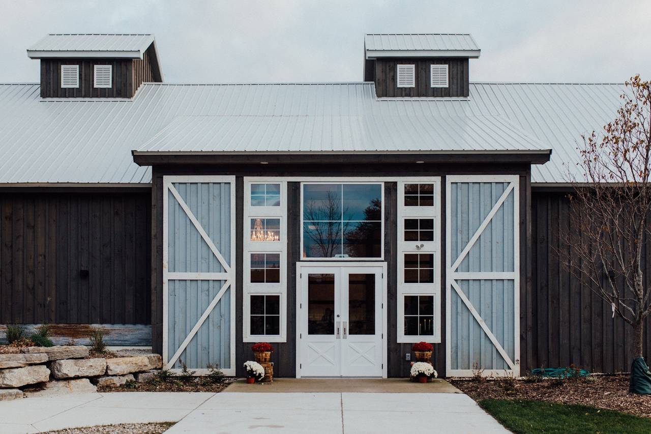 Lilac Acres - Reviews, Photos & Deals 2026 - Waukesha, WI - WeddingWire