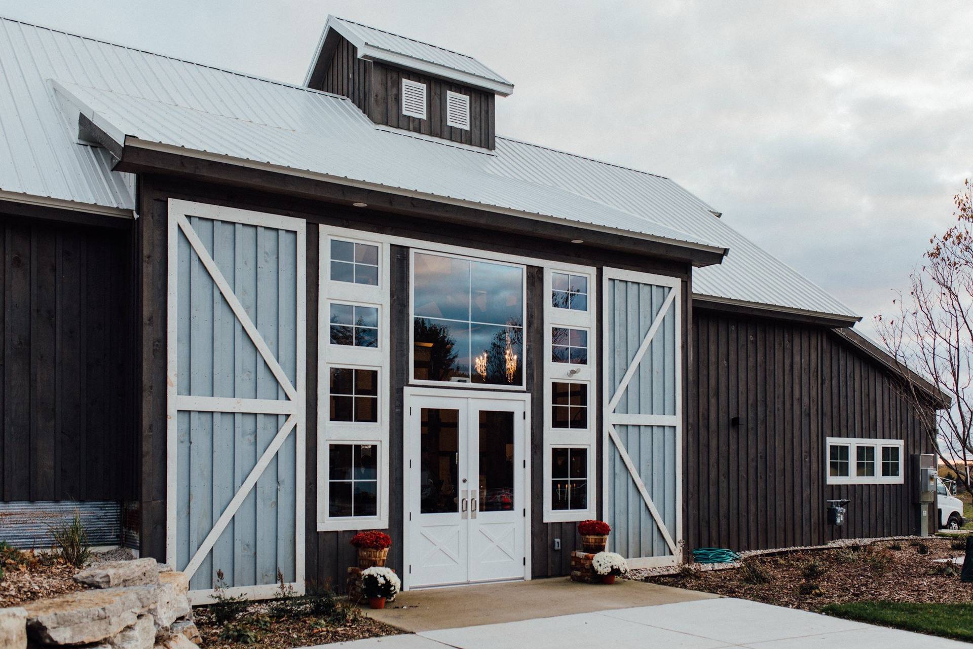 Lilac Acres - Reviews, Photos & Deals 2026 - Waukesha, WI - WeddingWire