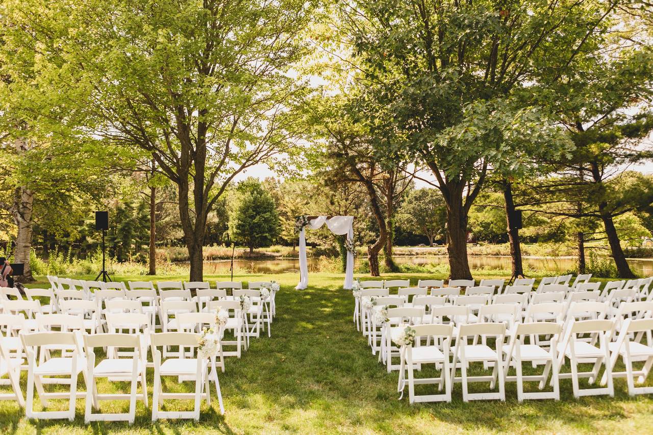 Blackberry Farm - Barn & Farm Weddings - Aurora, IL - WeddingWire