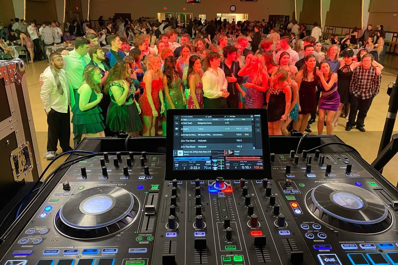 SPINNERS DJ SERVICE | Wedding DJ - View 0 Reviews and 8 Pictures