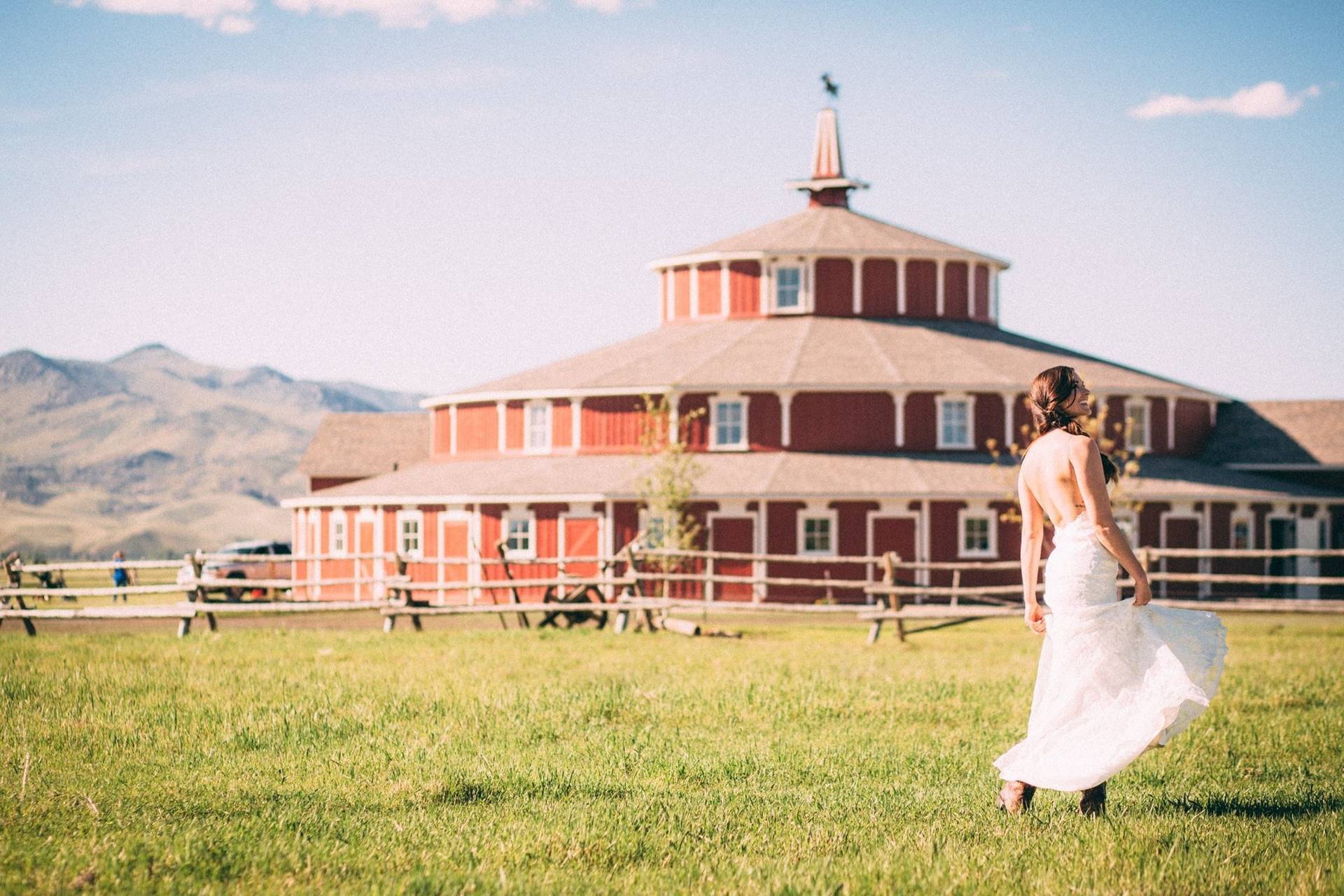 The Round Barn at Twin Bridges - Reviews, Photos & Deals 2026 - Twin ...