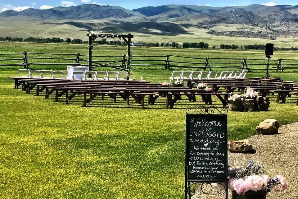 The Round Barn at Twin Bridges - Reviews, Photos & Deals 2026 - Twin ...