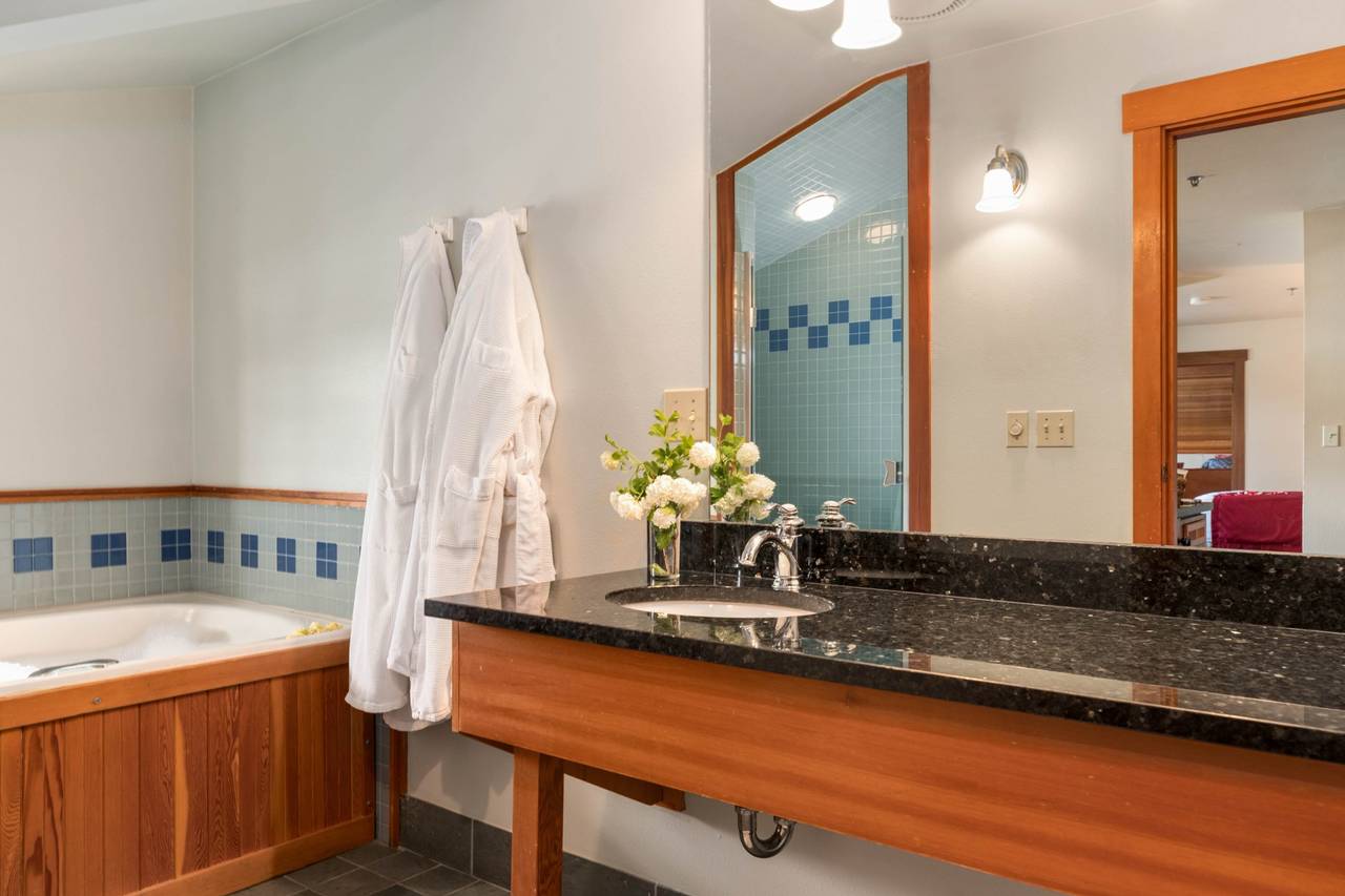 La Conner Channel Lodge - Reviews, Photos & Deals 2026 - La Conner, WA ...