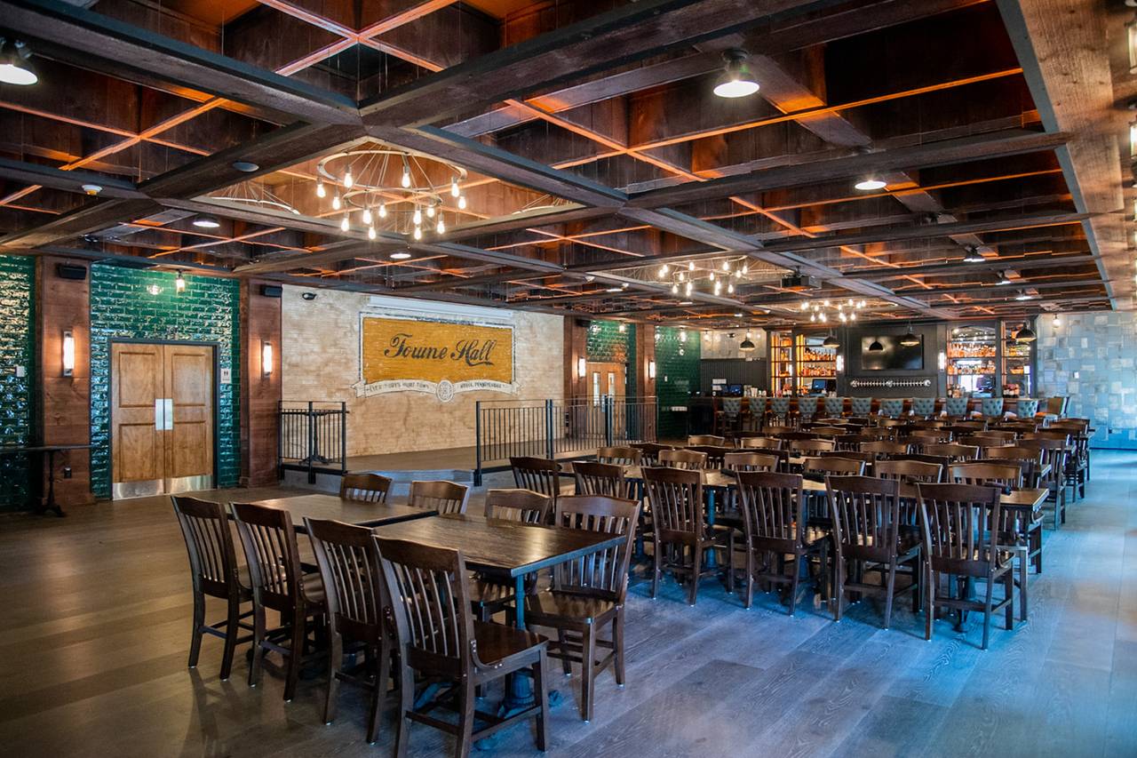 The Towne House Restaurant - Reviews, Photos & Deals 2026 - Media, PA ...