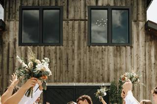 The Barn at Wall Brothers Orchards - Reviews, Photos & Deals 2026 ...