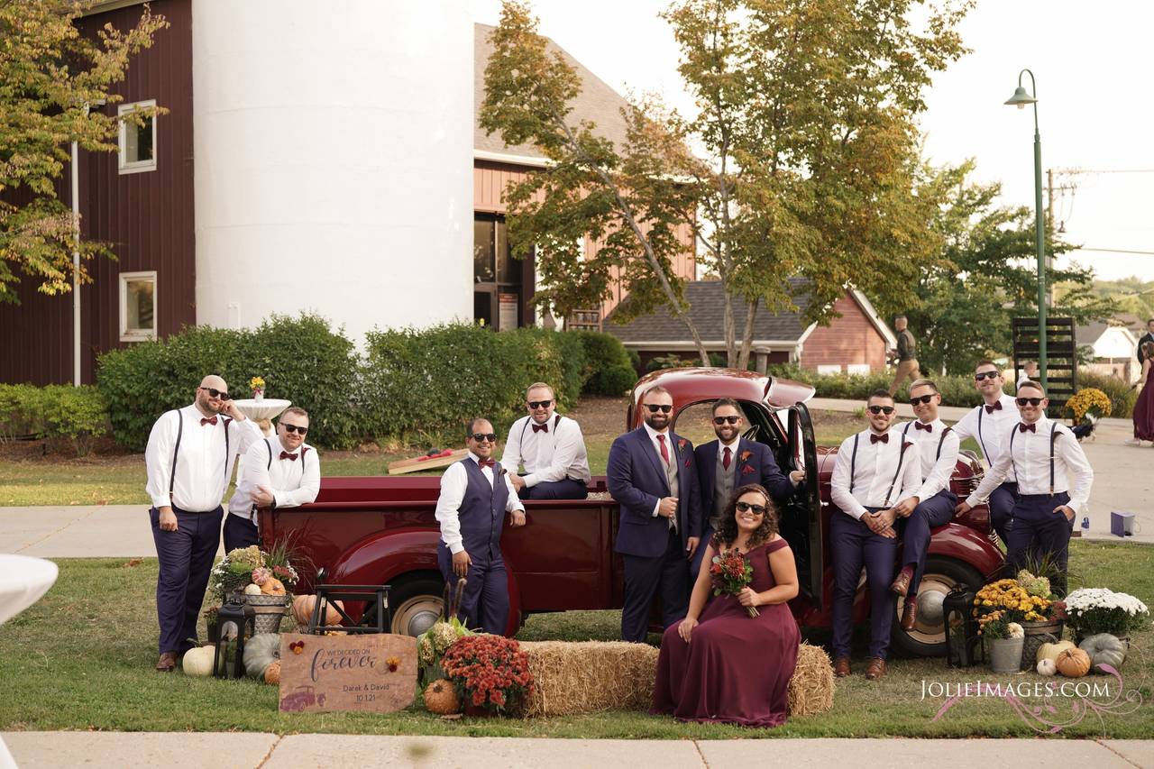 Hoosier Grove Barn - Venue - Streamwood, IL - WeddingWire