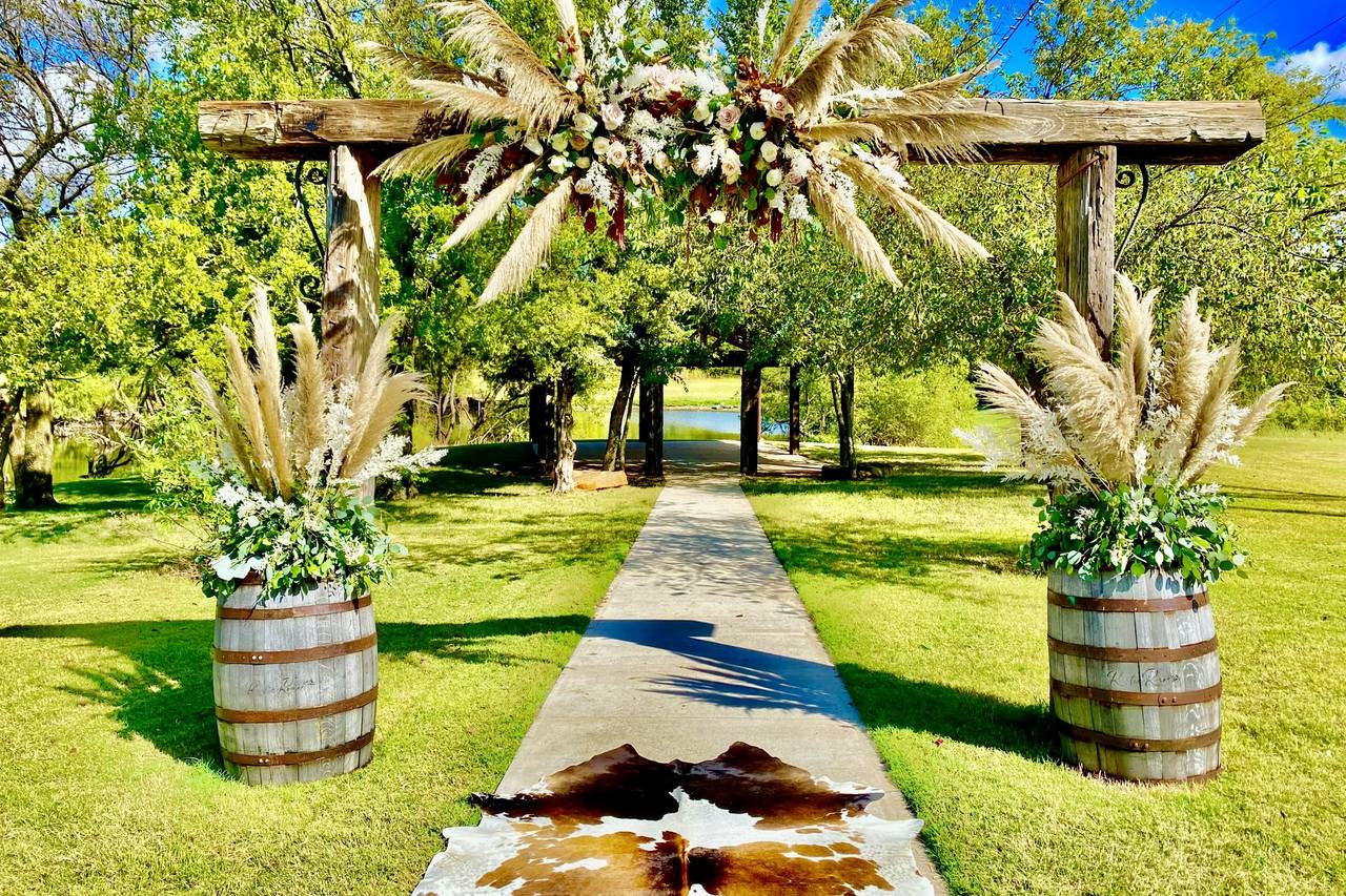 Rustic Rose Barn - Reviews, Photos & Deals 2026 - Guthrie, OK - WeddingWire