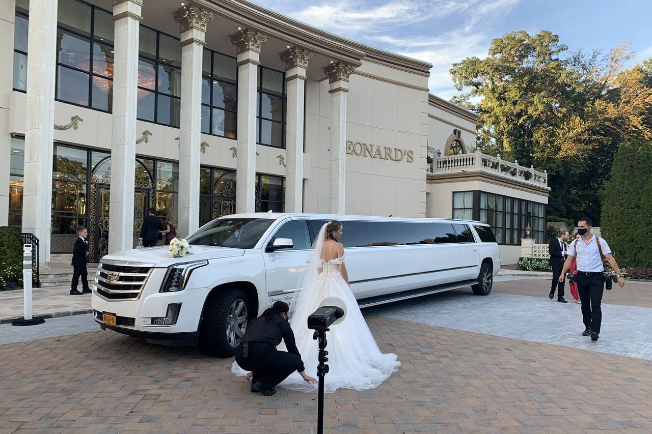 Wedding Limos & Wedding Transportation - WeddingWire