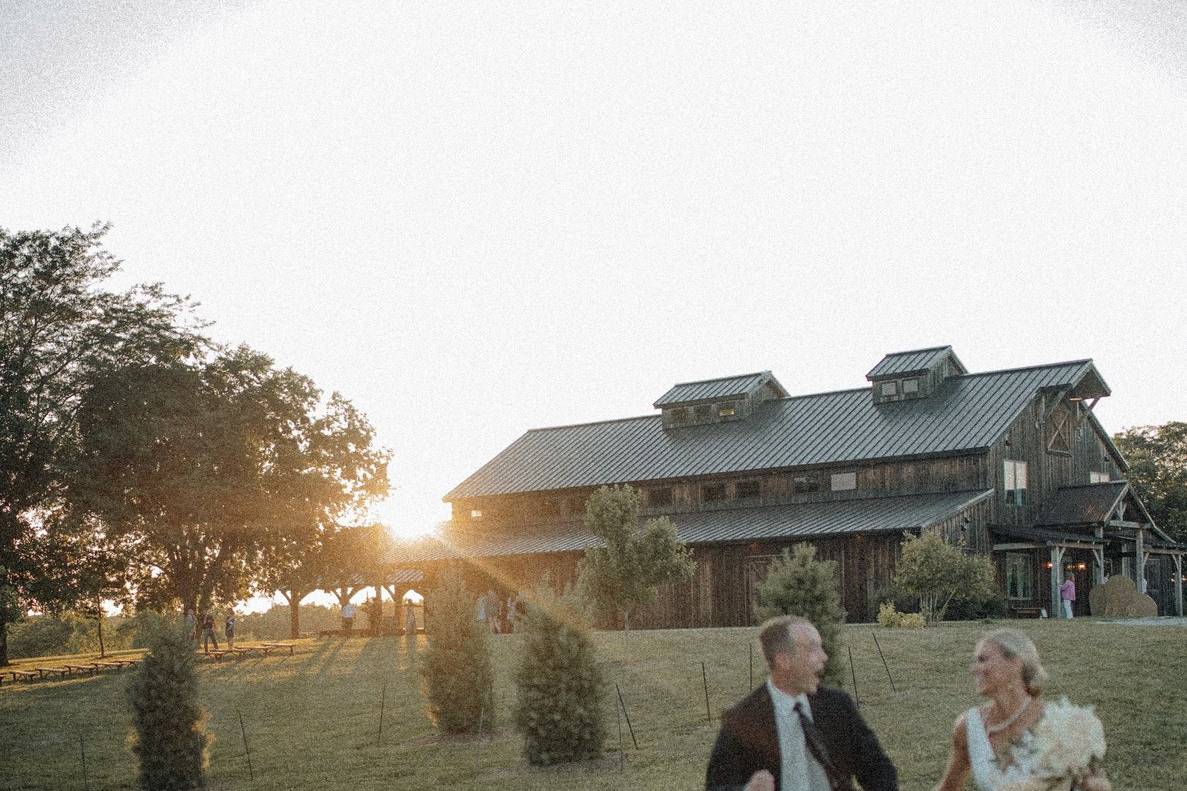 The Pearl at Crawford Farm - Barn & Farm Weddings - Hamilton, MO ...