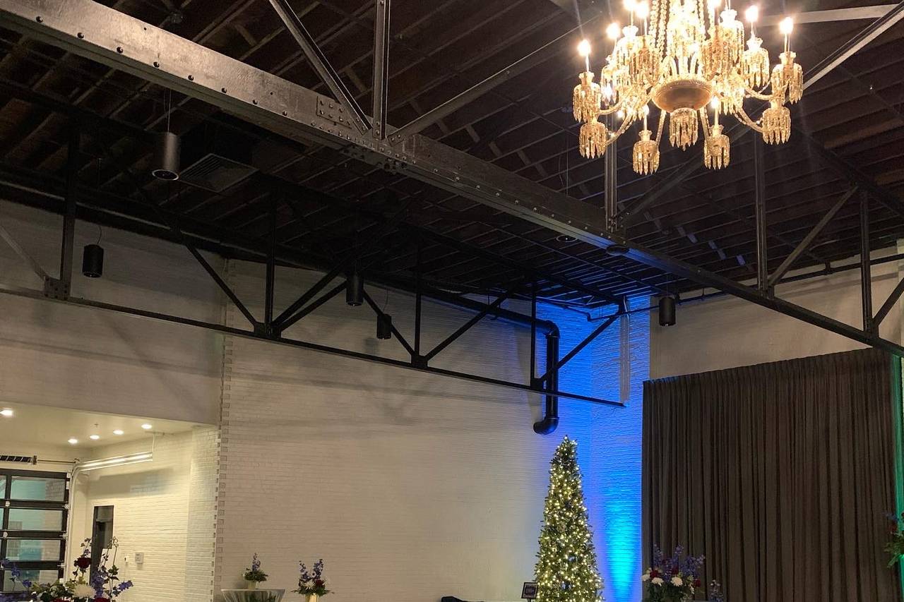 Crown Hall - Venue - Mobile, AL - WeddingWire