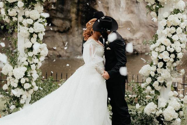 Dallas Oasis - Reviews, Photos & Deals 2026 - Red Oak, TX - WeddingWire