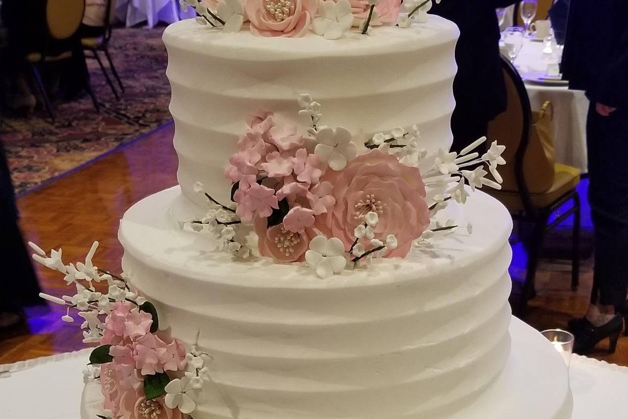 Orland Park Bakery - Wedding Cake - Orland Park, IL - WeddingWire