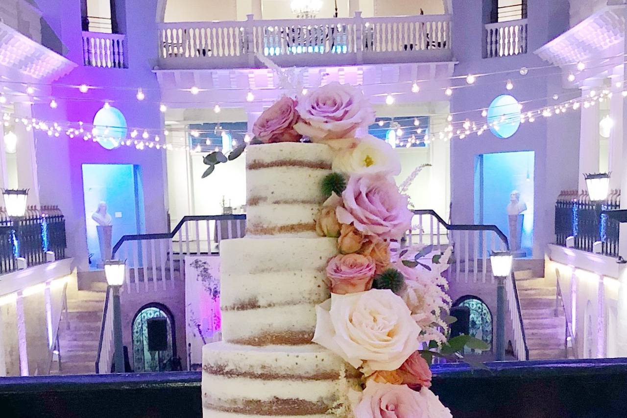 Luli's Cupcakes & Bakery - Reviews, Photos & Deals 2026 - Saint ...