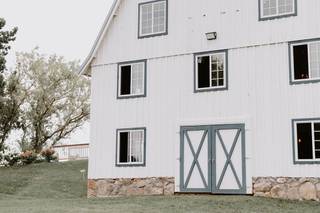 Bloom Lake Barn - Reviews, Photos & Deals 2026 - Shafer, MN - WeddingWire