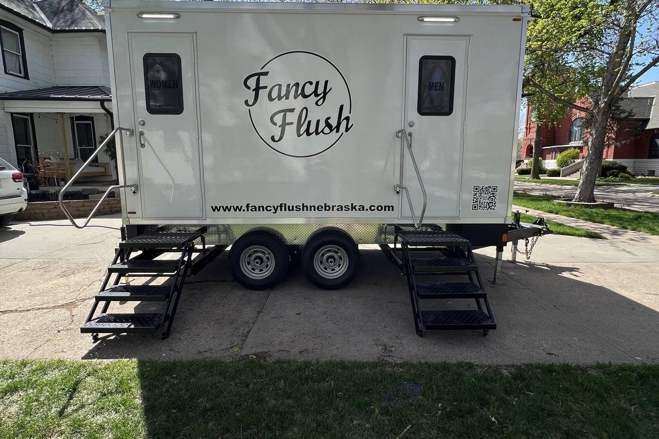 The Fancy Flush - Reviews, Photos & Deals 2026 - Lincoln, NE - WeddingWire